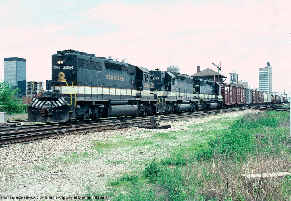 Southern Railway SD40-2 #3254 leads a westbound past the train order signal and tower at 13th Street